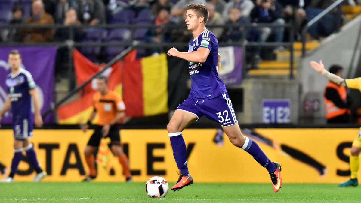 Wolves close in on Dendoncker